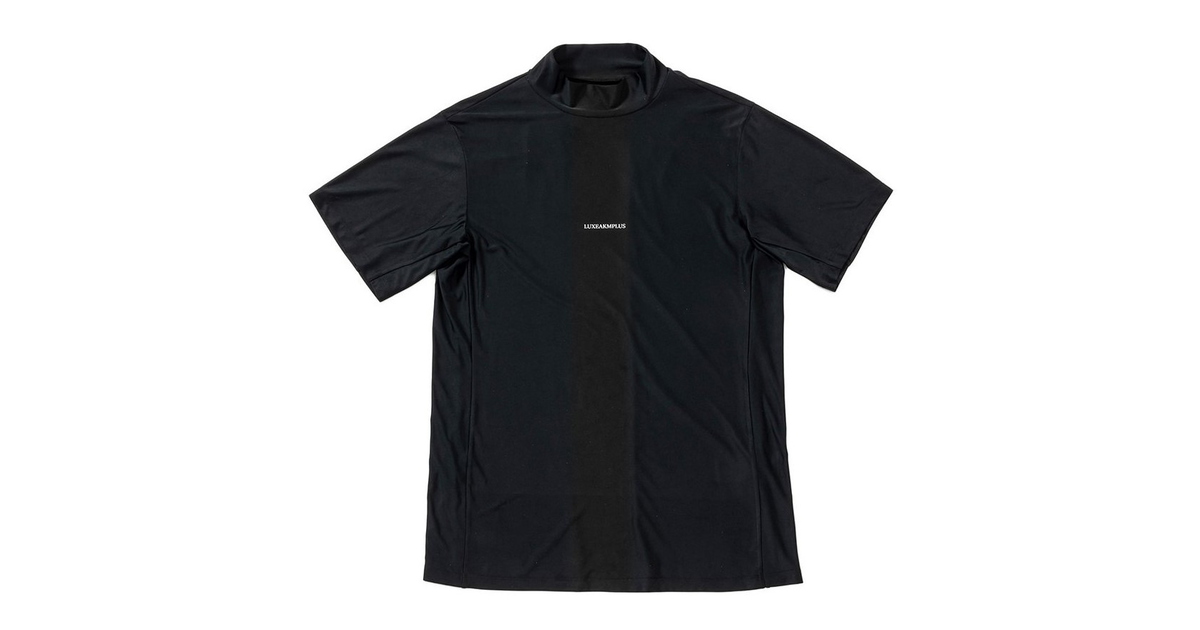 リュクスエイケイエムプラス（LUXEAKMPLU）（メンズ）ゴルフウェア 半袖 BACK VERTICAL ロゴモックネックシャツ LAT ...