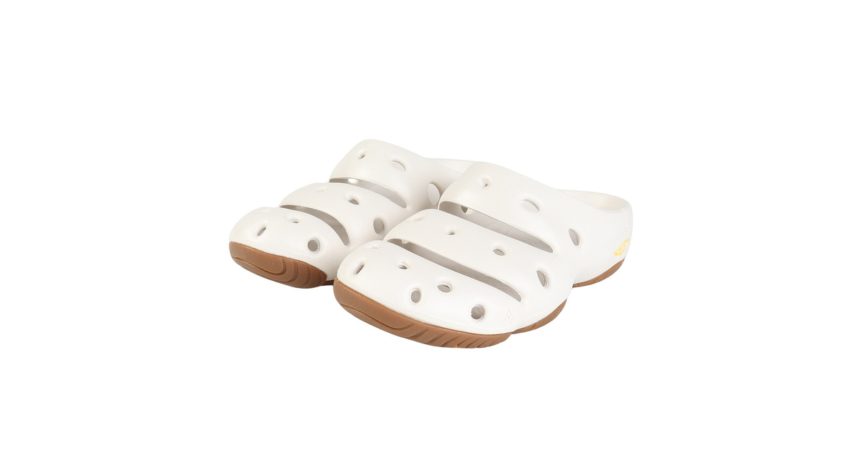 キーン（KEEN）（メンズ）スポーツサンダル ヨギ ホワイト 1028521 シャワーサンダル 軽量 クッション性 通気性 抗菌防臭加工 ...